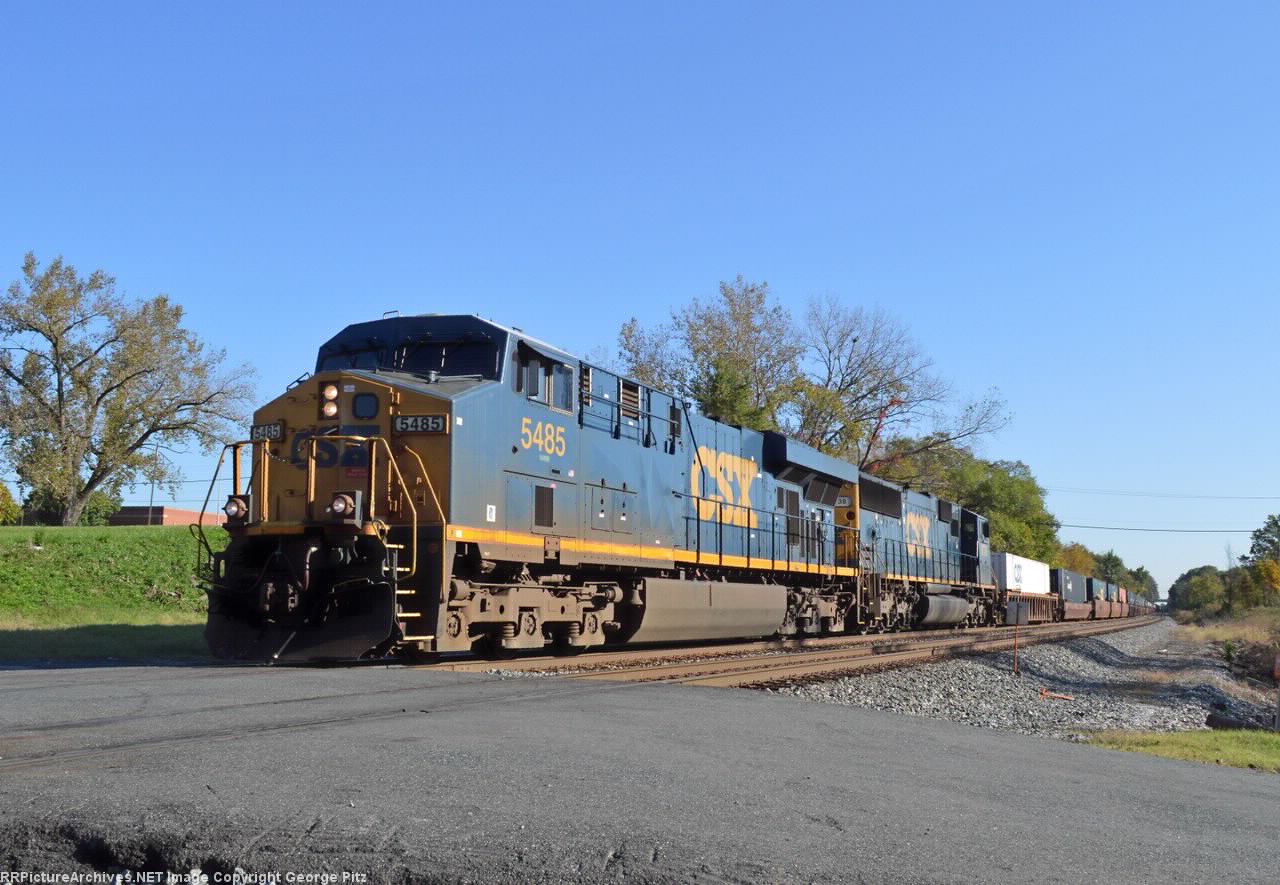CSX 5485 and train Q141